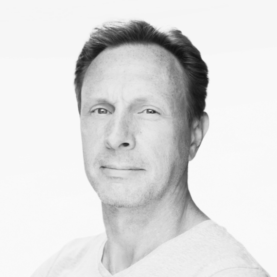 Luke Brindle | Equipo – Quantfury